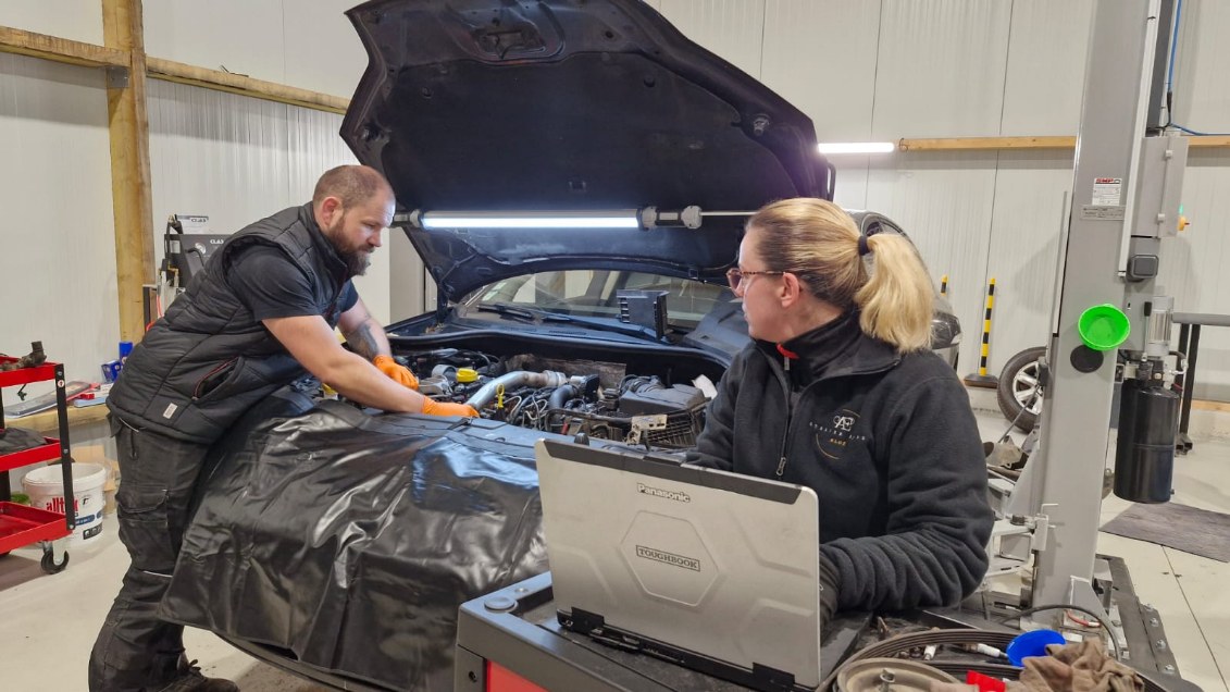 Georges et Kloe Evans lancent leur atelier